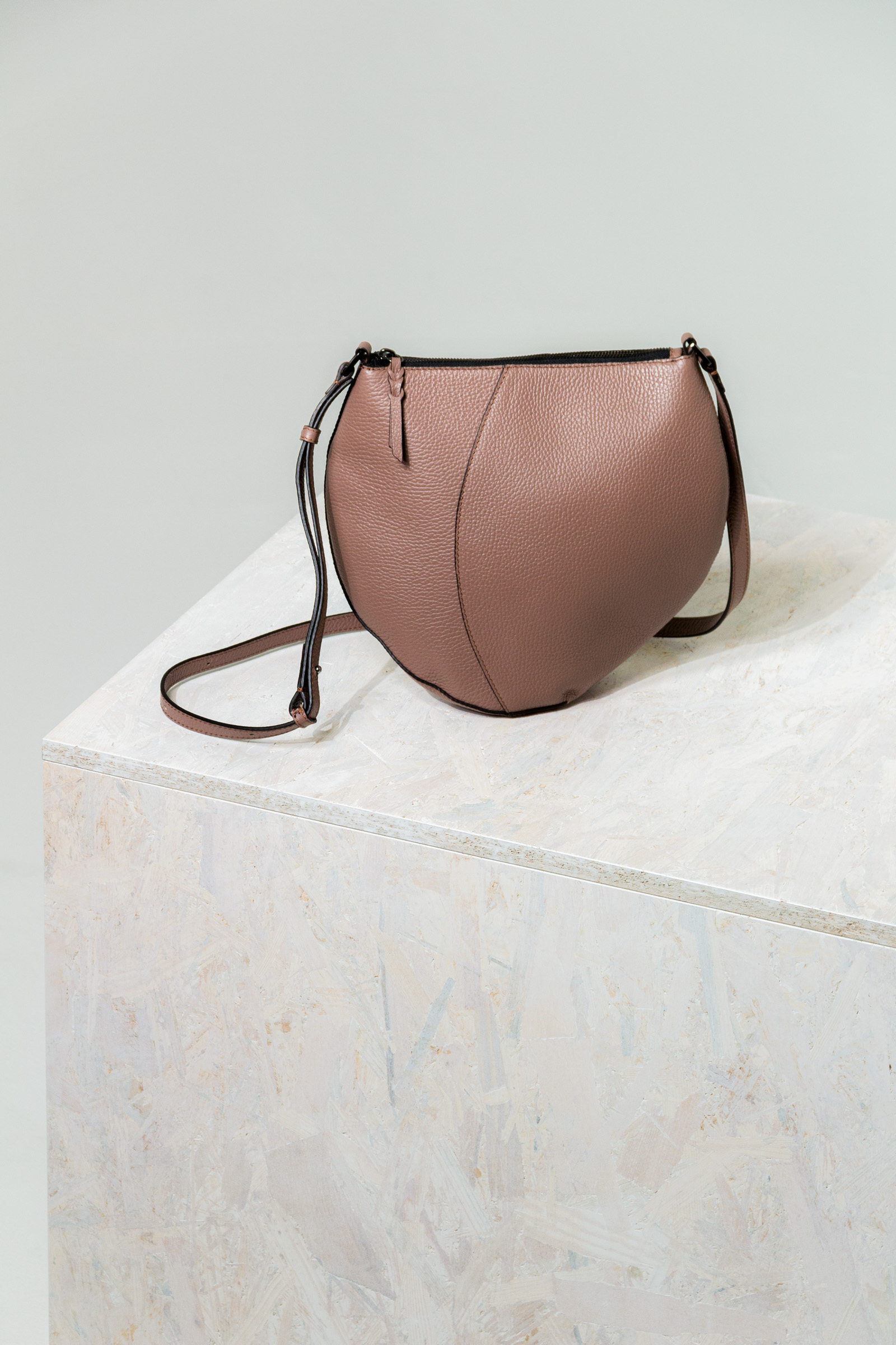 OSKA UK - Bag 401 / Textured leather