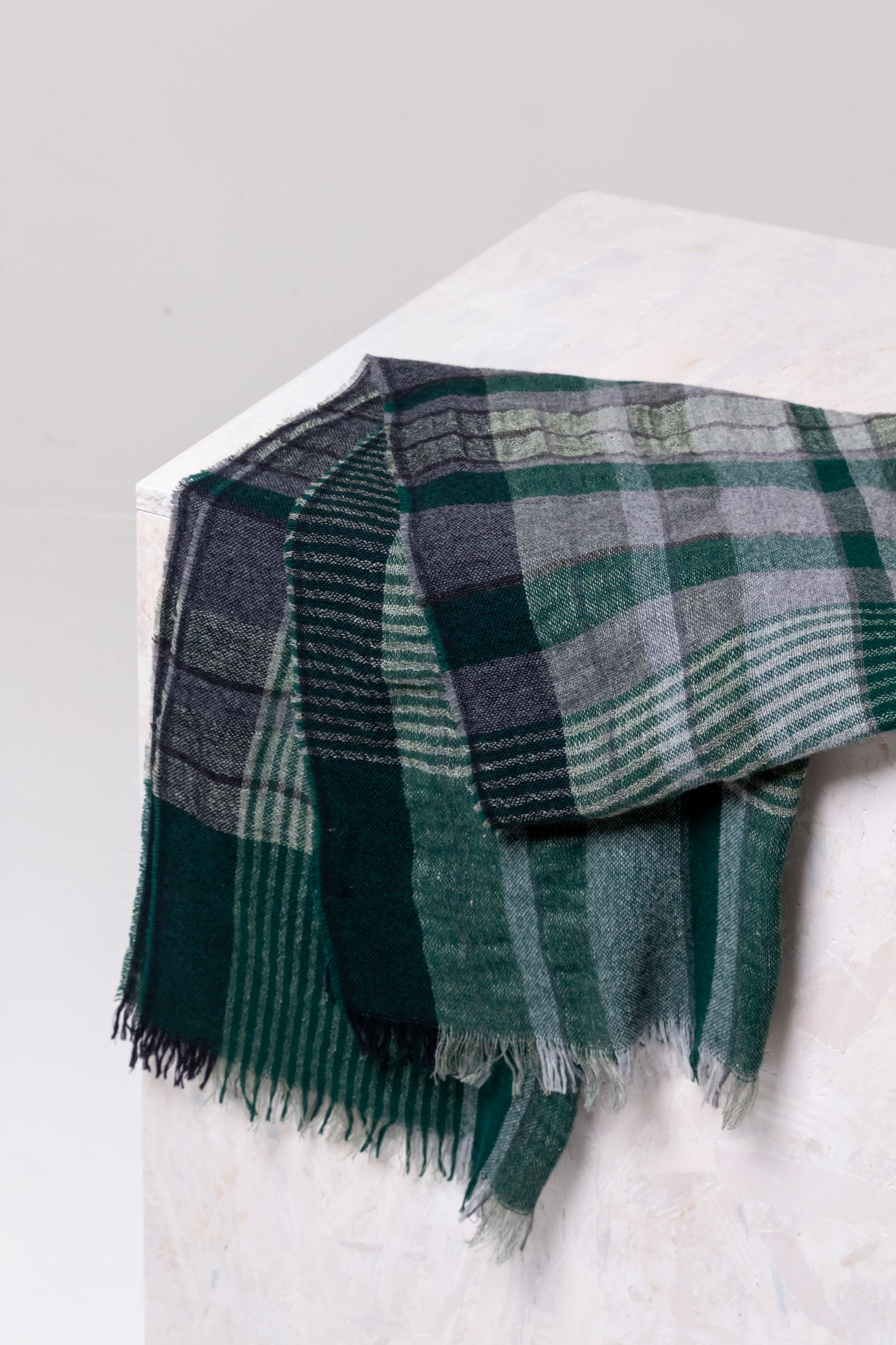 OSKA Australia - Scarf 319 / Virgin wool-linen polyester mixture